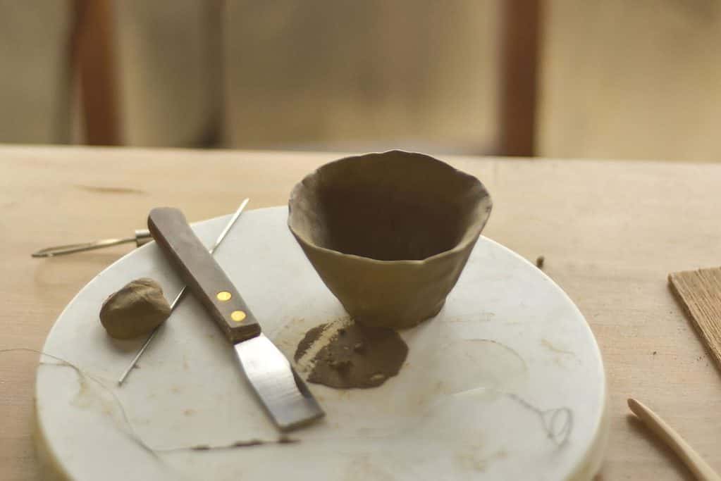 12 Ideas For Easy Pottery Projects And Hand Building Pottery